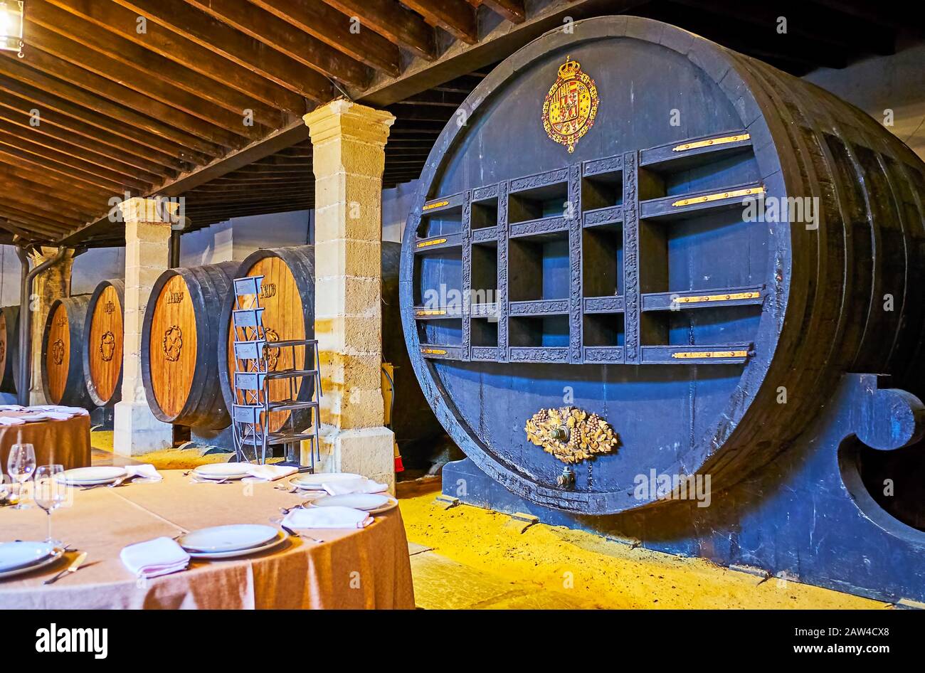 Giant cask restaurant hi-res stock photography and images - Alamy