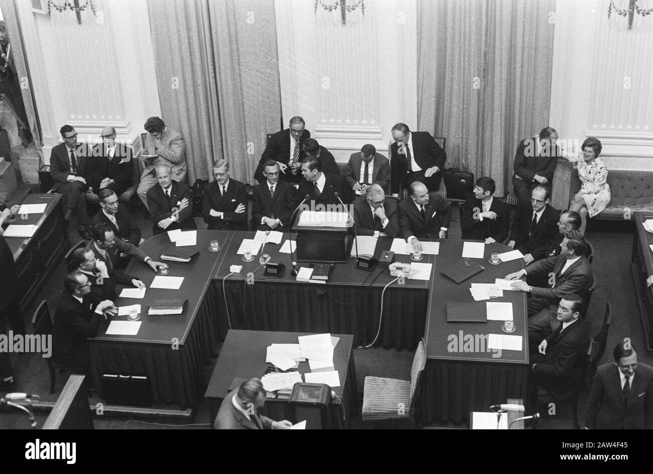 Government table lower house hi-res stock photography and images - Alamy