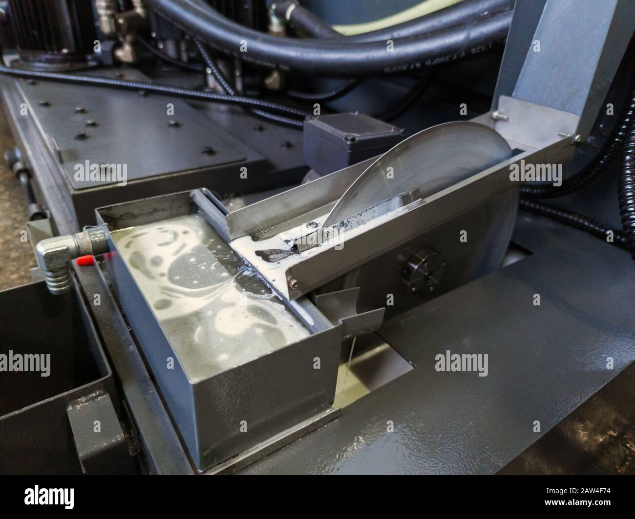 disk type oil skimmer for liquid flood coolant in modern cnc milling ...