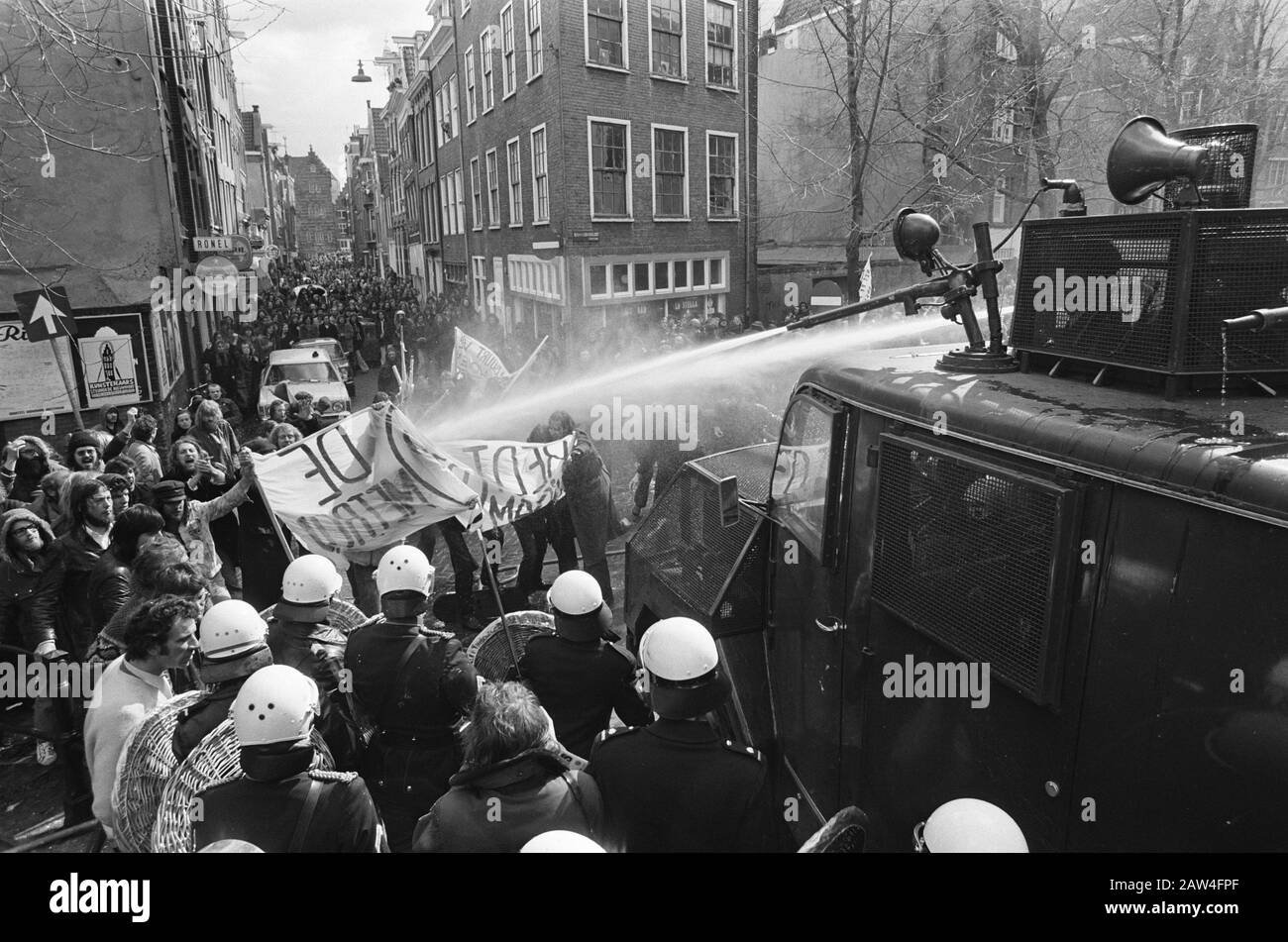 24 cannons hi-res stock photography and images - Alamy