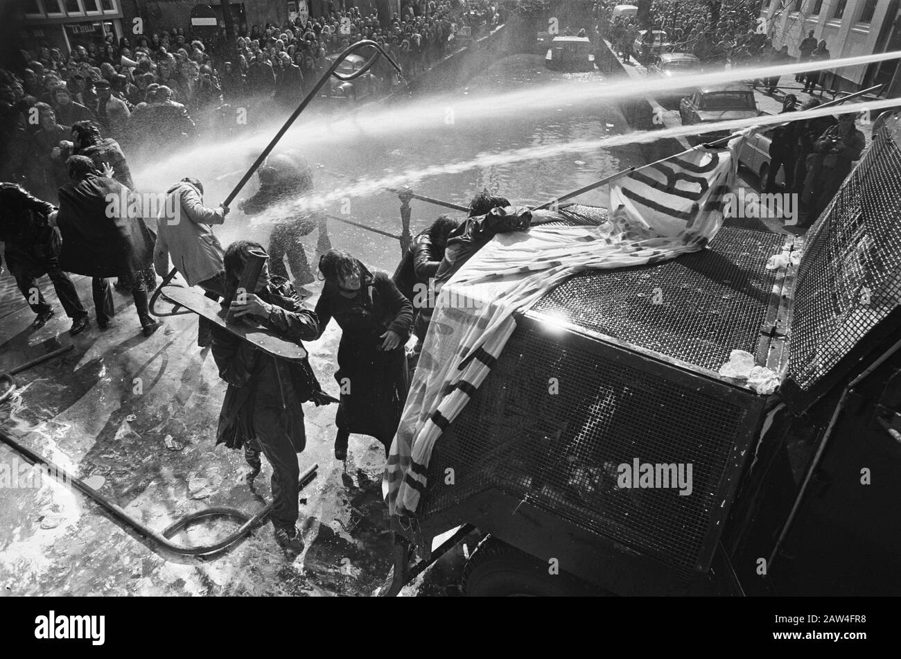 24 cannons hi-res stock photography and images - Alamy