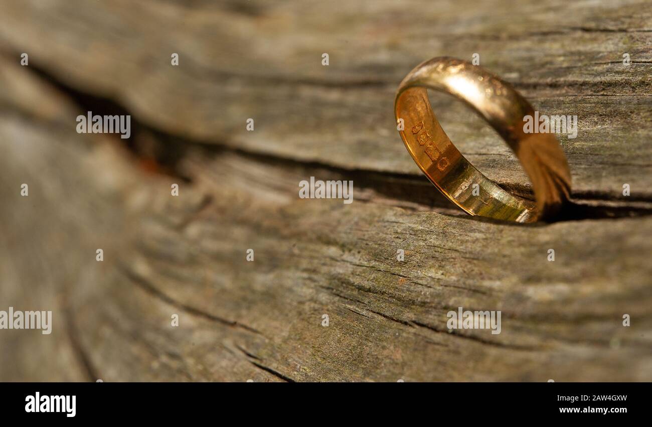 22ct gold antique wedding ring, with Birmingham hallmark clearly ...