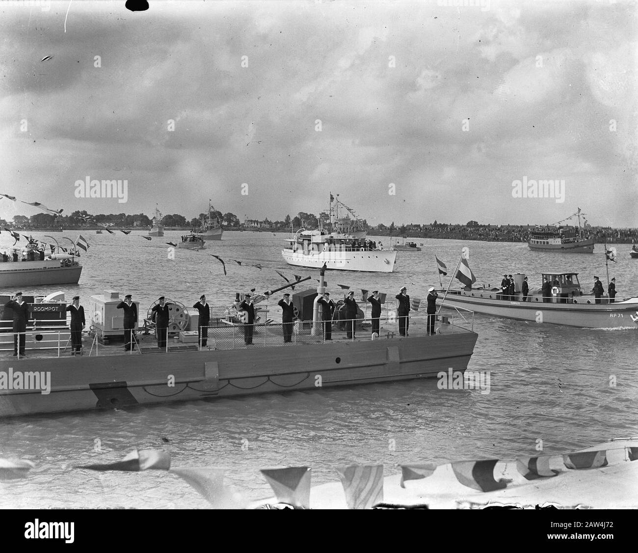 Naval barges hi-res stock photography and images - Alamy