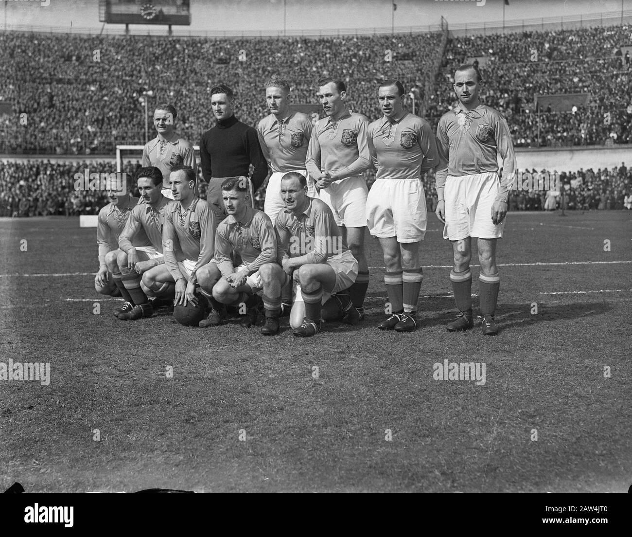 Dutch team group Date: April 7, 1947 Keywords: GROUP PHOTO Institution ...