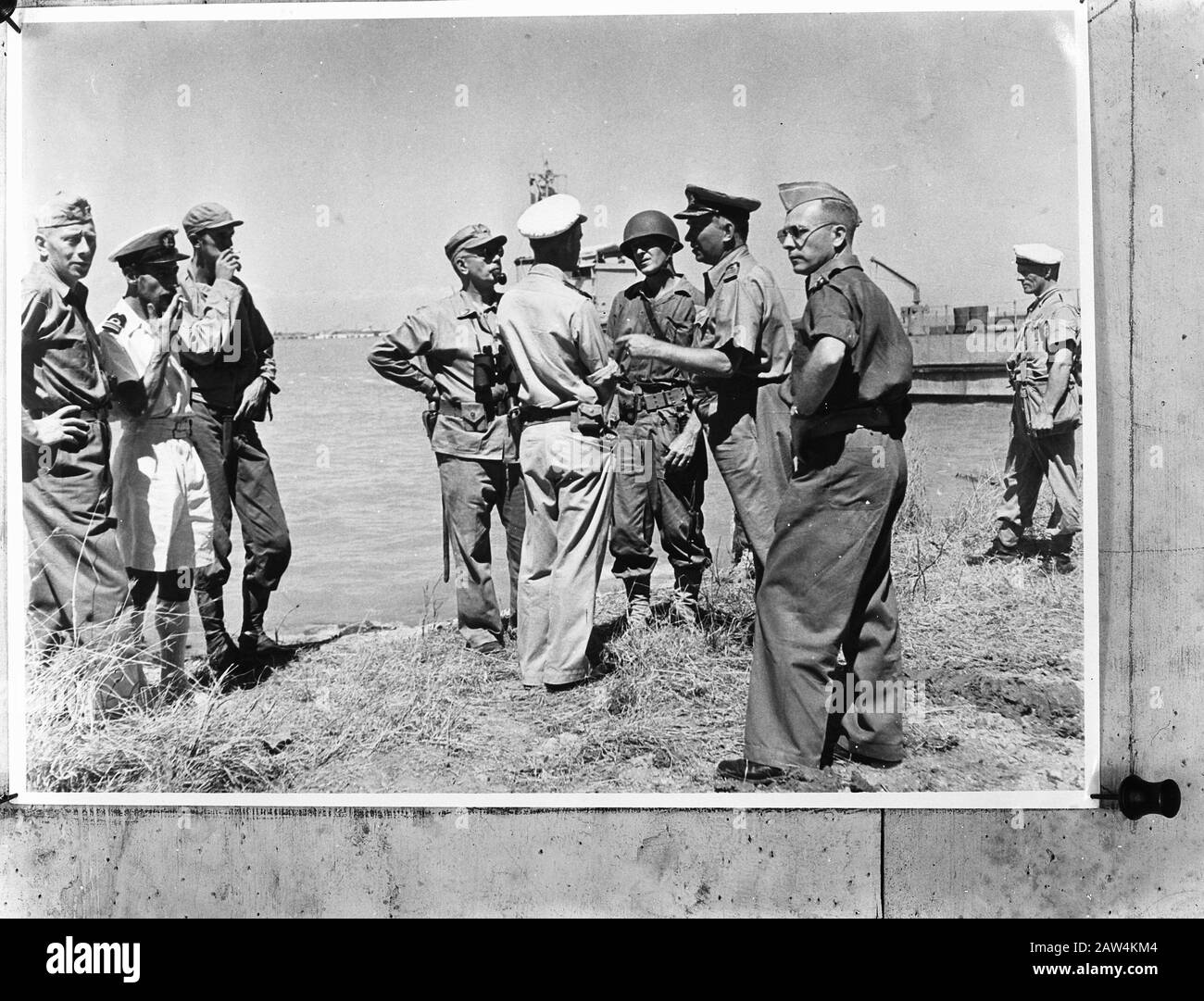Marvo. Men at sea, background craft Date: July 20, 1948 Keywords: men ...