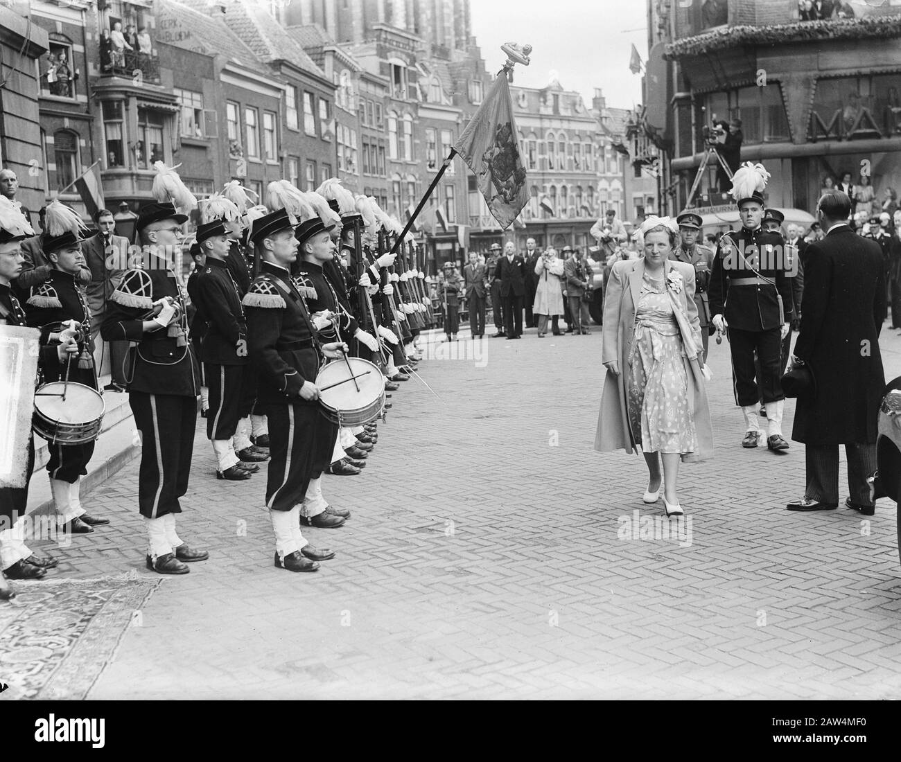 Student honor guards hi-res stock photography and images - Alamy
