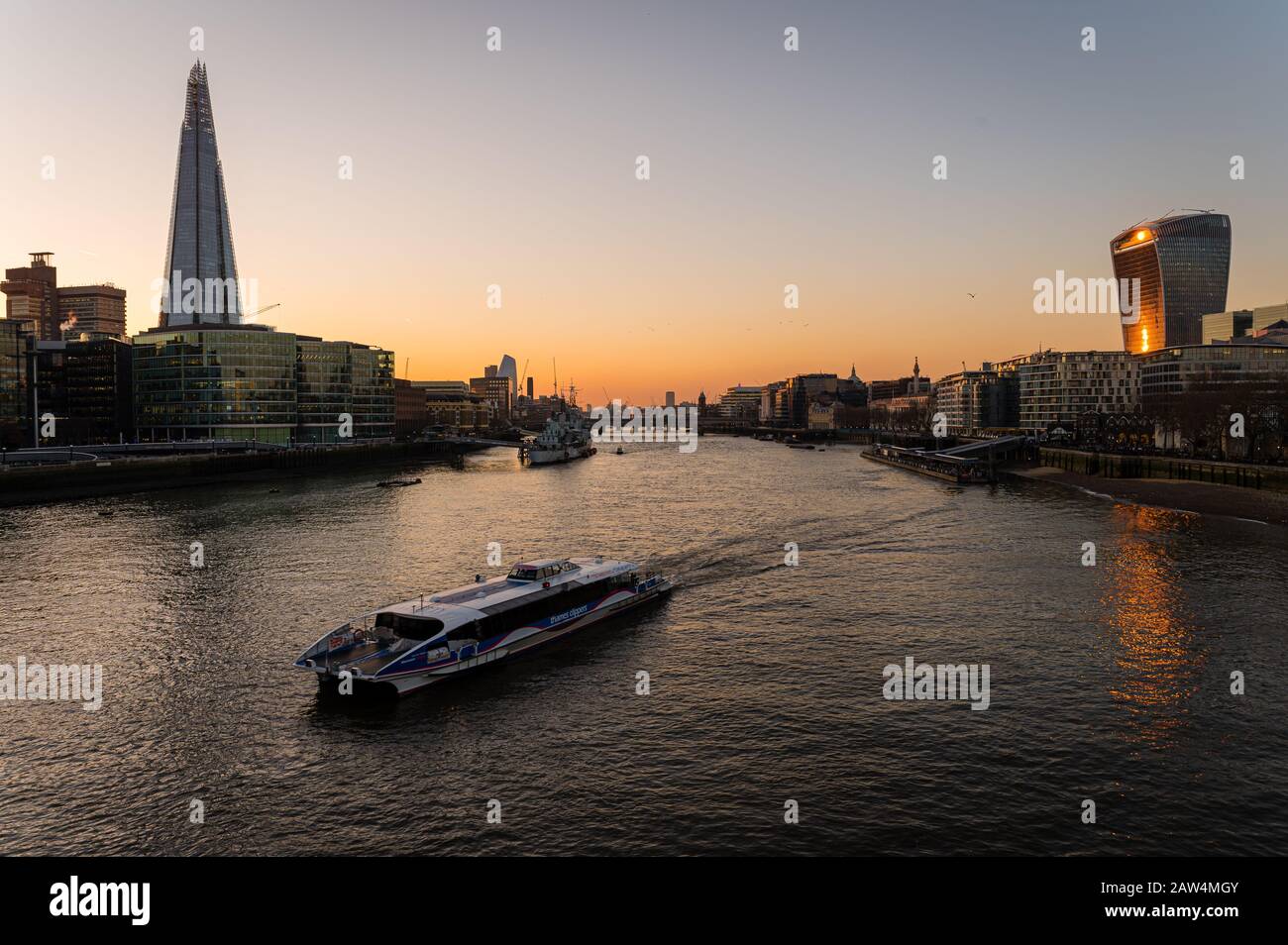 London skyline thames sunset hi-res stock photography and images - Alamy