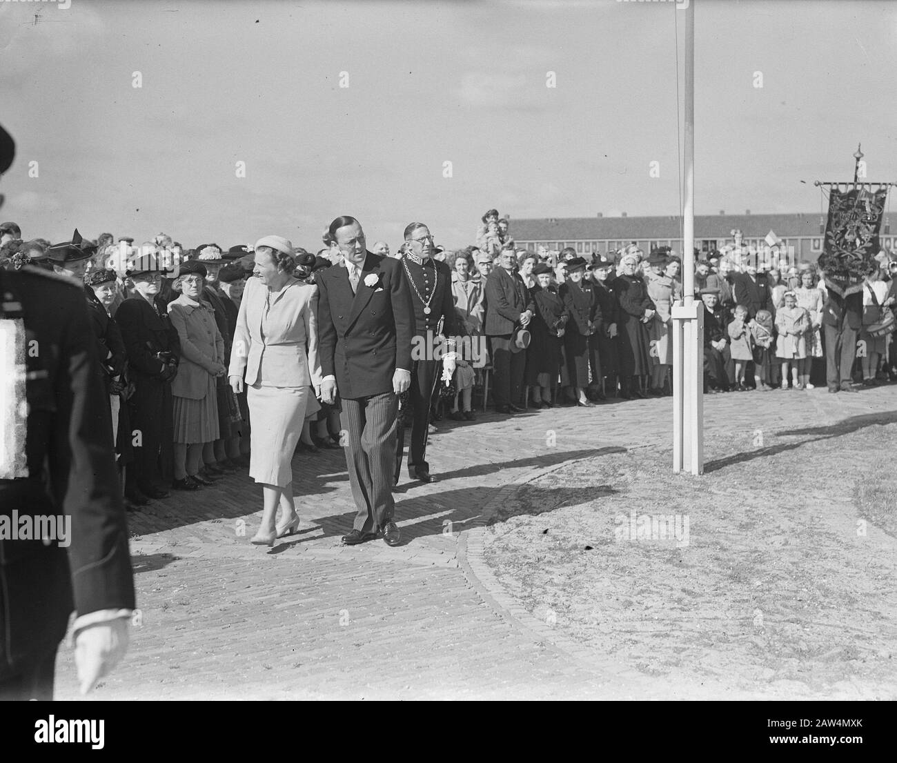 Wreath queen juliana prince Black and White Stock Photos & Images - Alamy