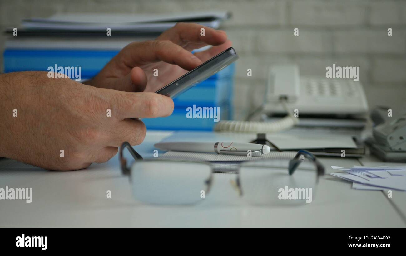 Communication text texting hi-res stock photography and images - Alamy