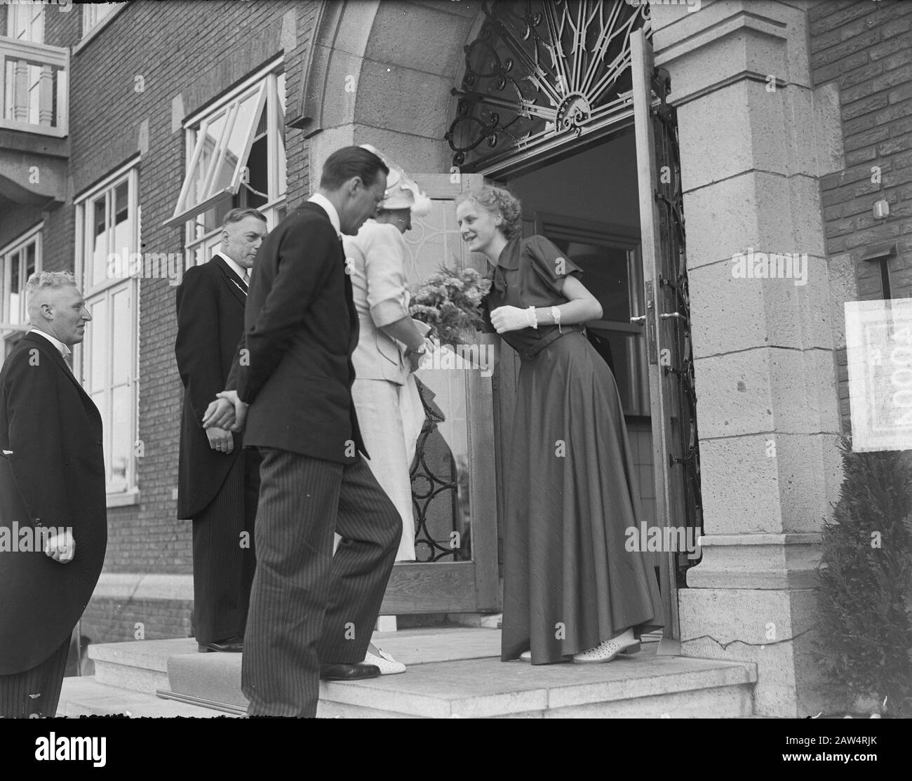 Queen Juliana and Prince Bernhard at Nel Büch van der Ploeg, Gré de ...