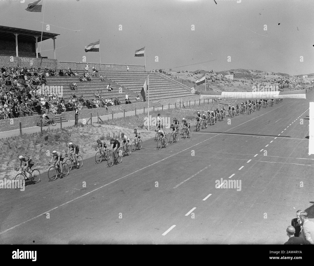 Amateurs Black and White Stock Photos & Images - Alamy