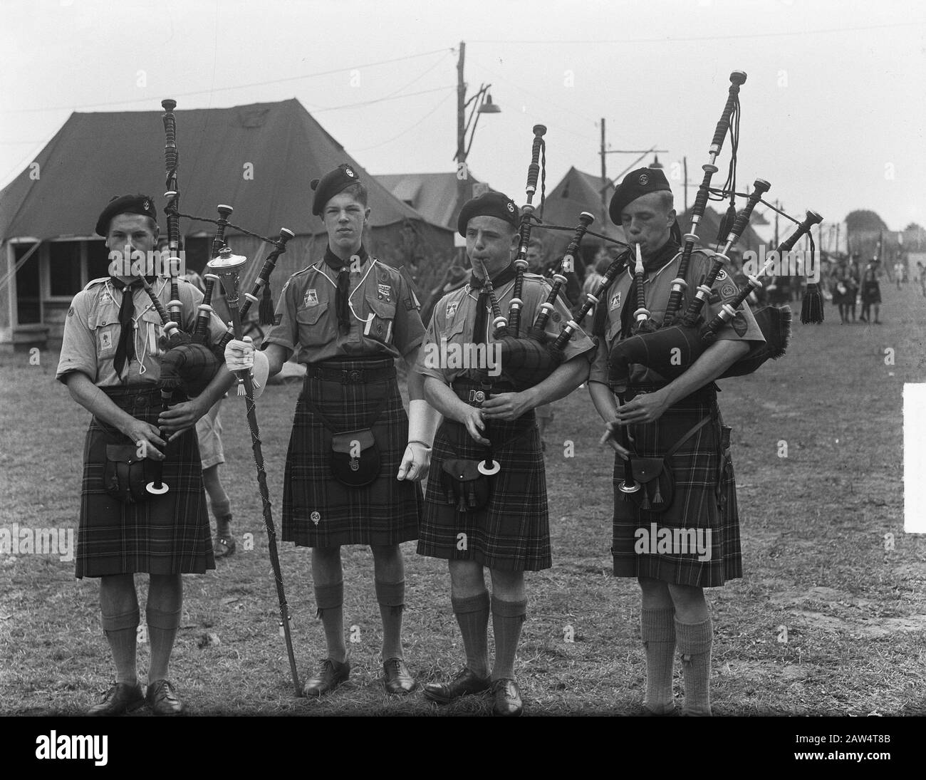 Boy scouts camp hi-res stock photography and images - Alamy