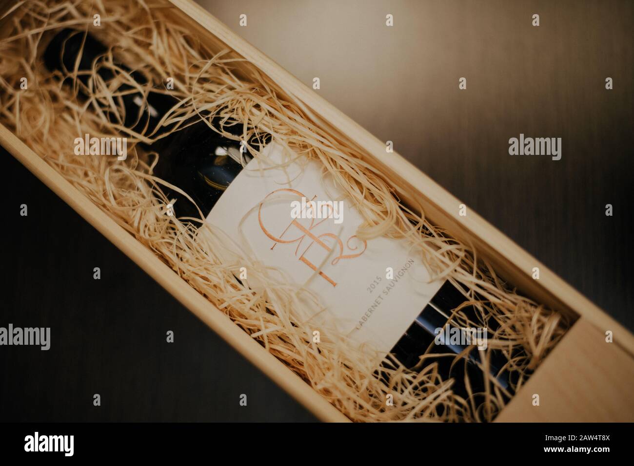 luxury wine bottle in a nice box Stock Photo - Alamy