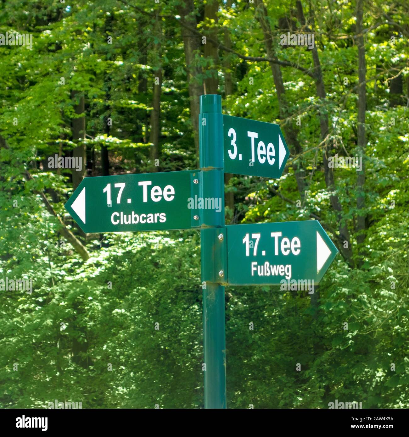 Golf course hole signage hi-res stock photography and images - Alamy