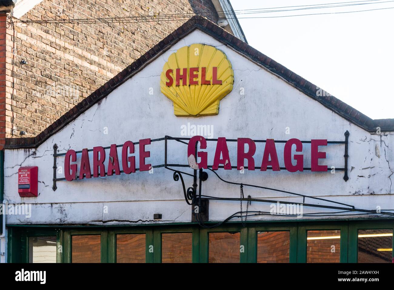 Shell petrol station sign hi-res stock photography and images - Alamy