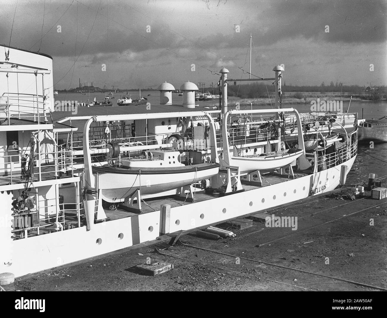 His surveying vessel hi-res stock photography and images - Alamy