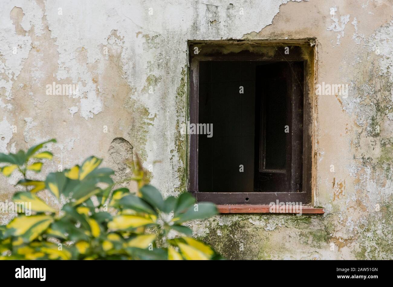 Worn exterior hi-res stock photography and images - Alamy