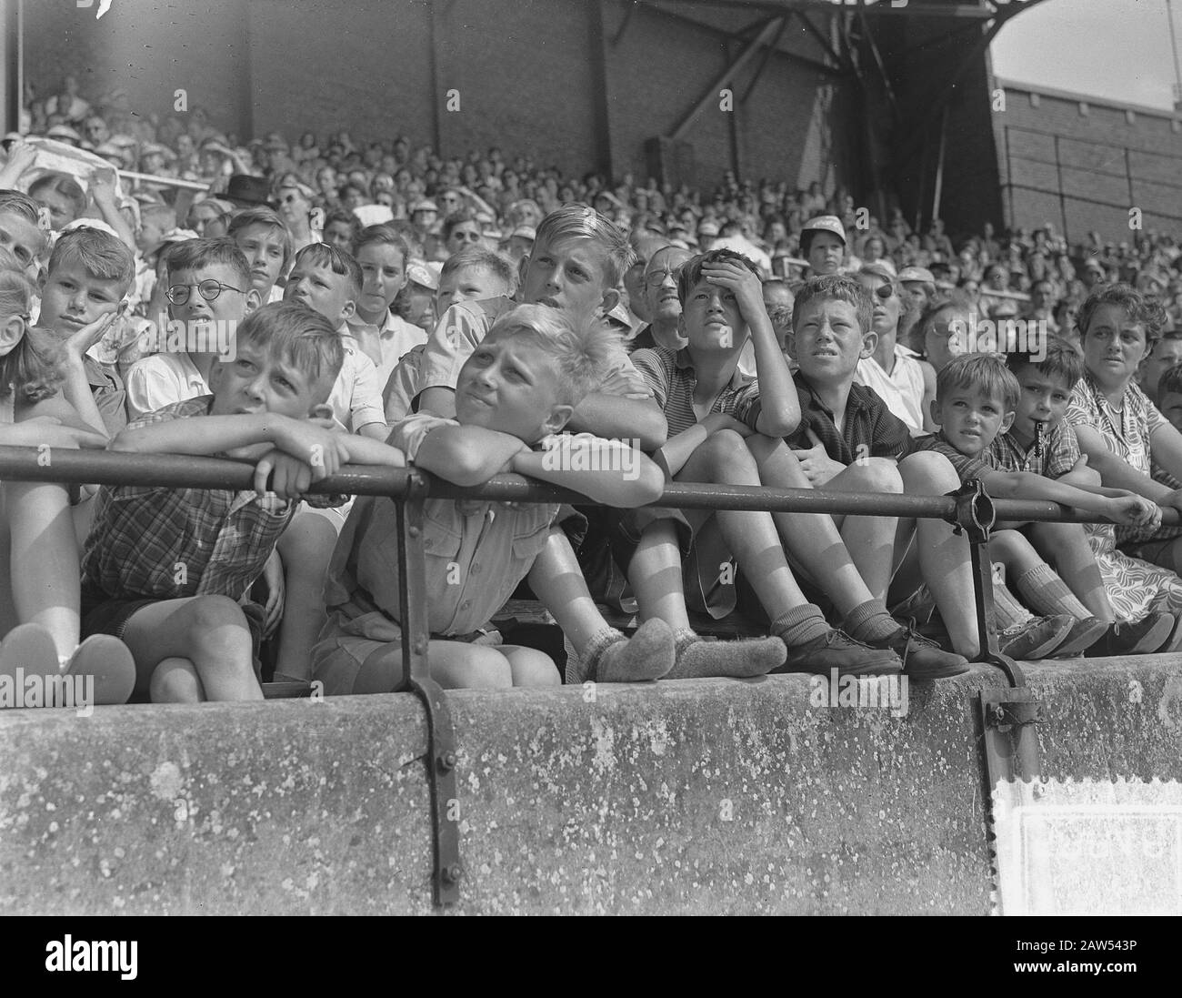 Children's Holiday Party Olympic Stadium ballonopstijging children ...