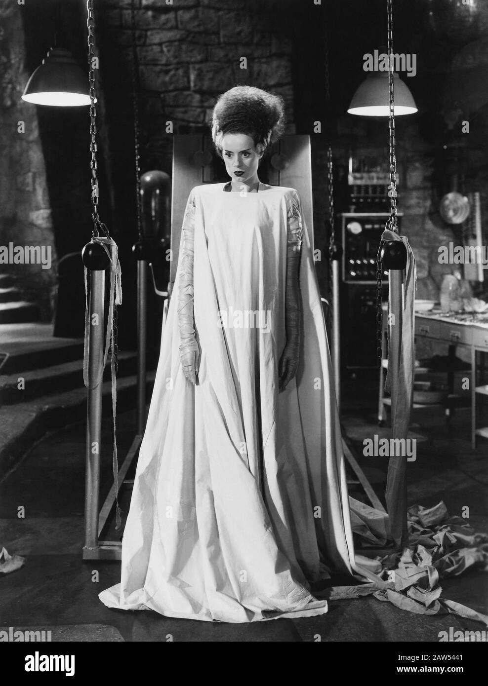 1935 , USA : The actress ELSA LANCHESTER in movie BRIDE OF FRANKENSTEIN ...