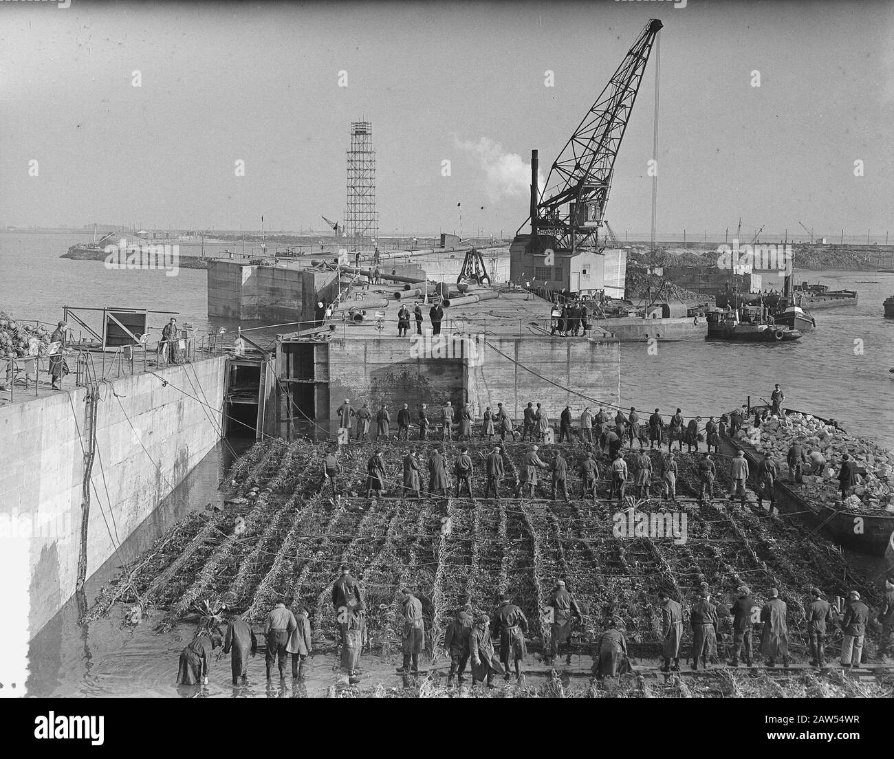 Life and work 1953 Black and White Stock Photos & Images - Alamy
