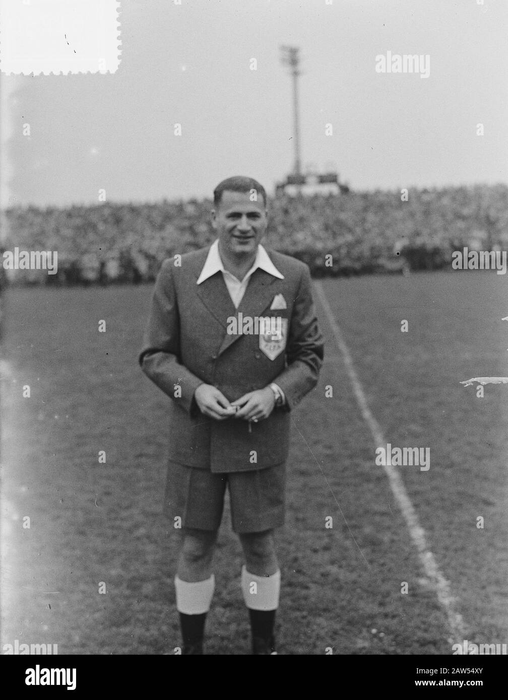 Leo Horn, referee Date: November 22, 1953 Keywords: referees, football ...
