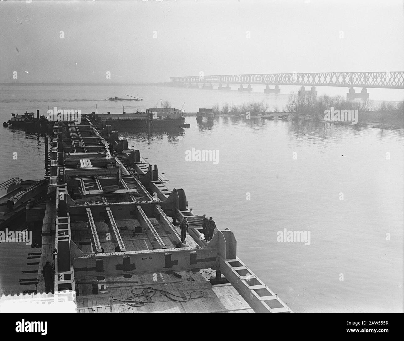 New Moerdijk Bridge under construction Date: March 18, 1954 Keywords ...