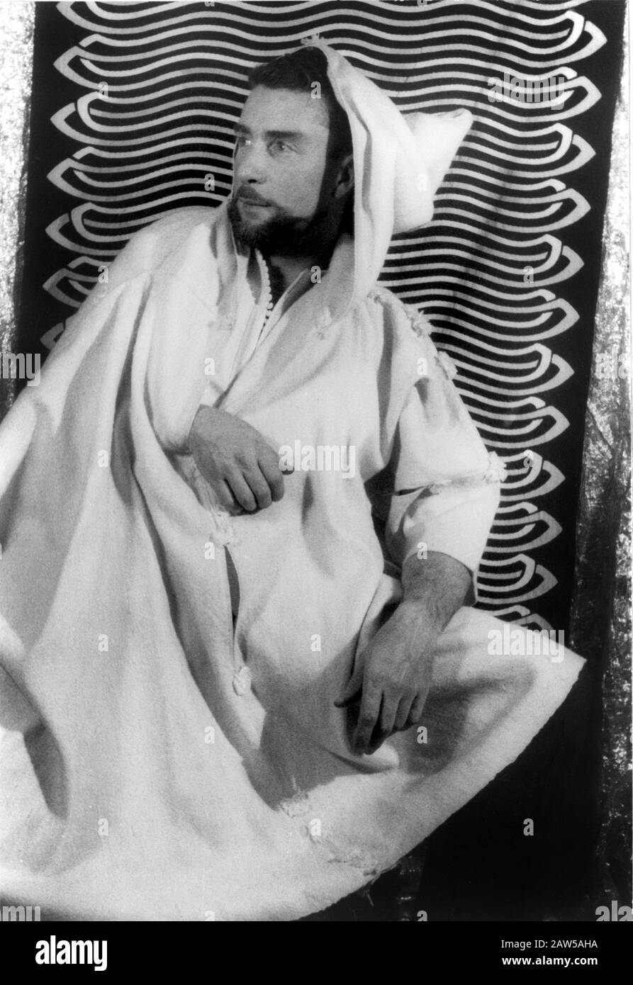 1957 , 26 march , USA : The british-born painter, writer , sound poet ...