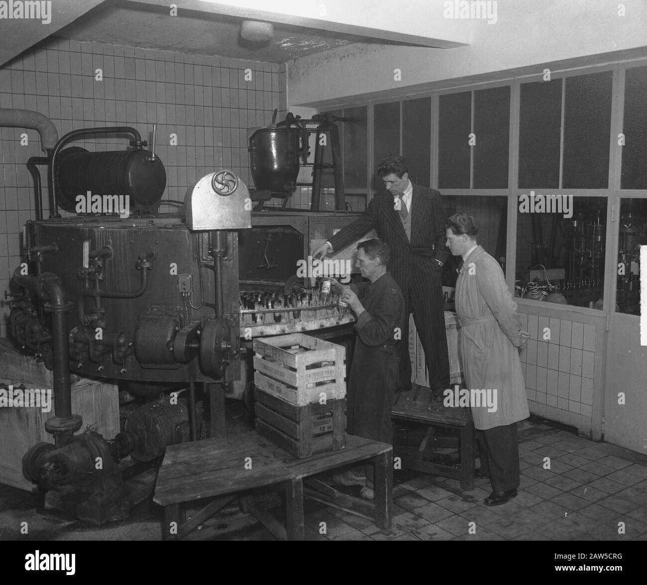 Luc van Dam (boxer) working in lemonade factory Annotation: Wilson ...