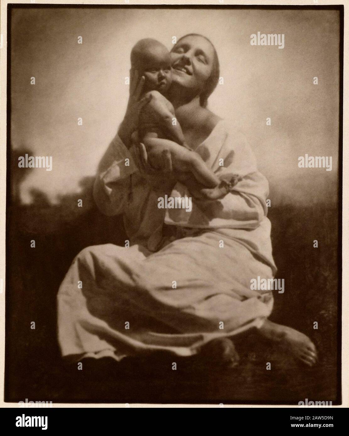 1925 ca : " Mutter und Kind "( Mother and Child ). In Pictorialist ...