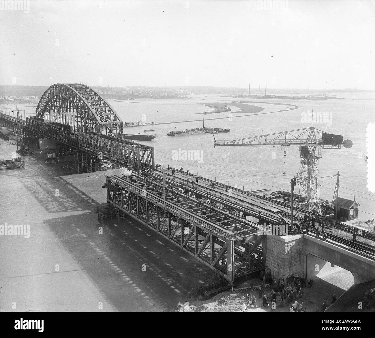 New section railway bridge at Oosterbeek Date: April 6, 1952 Location ...