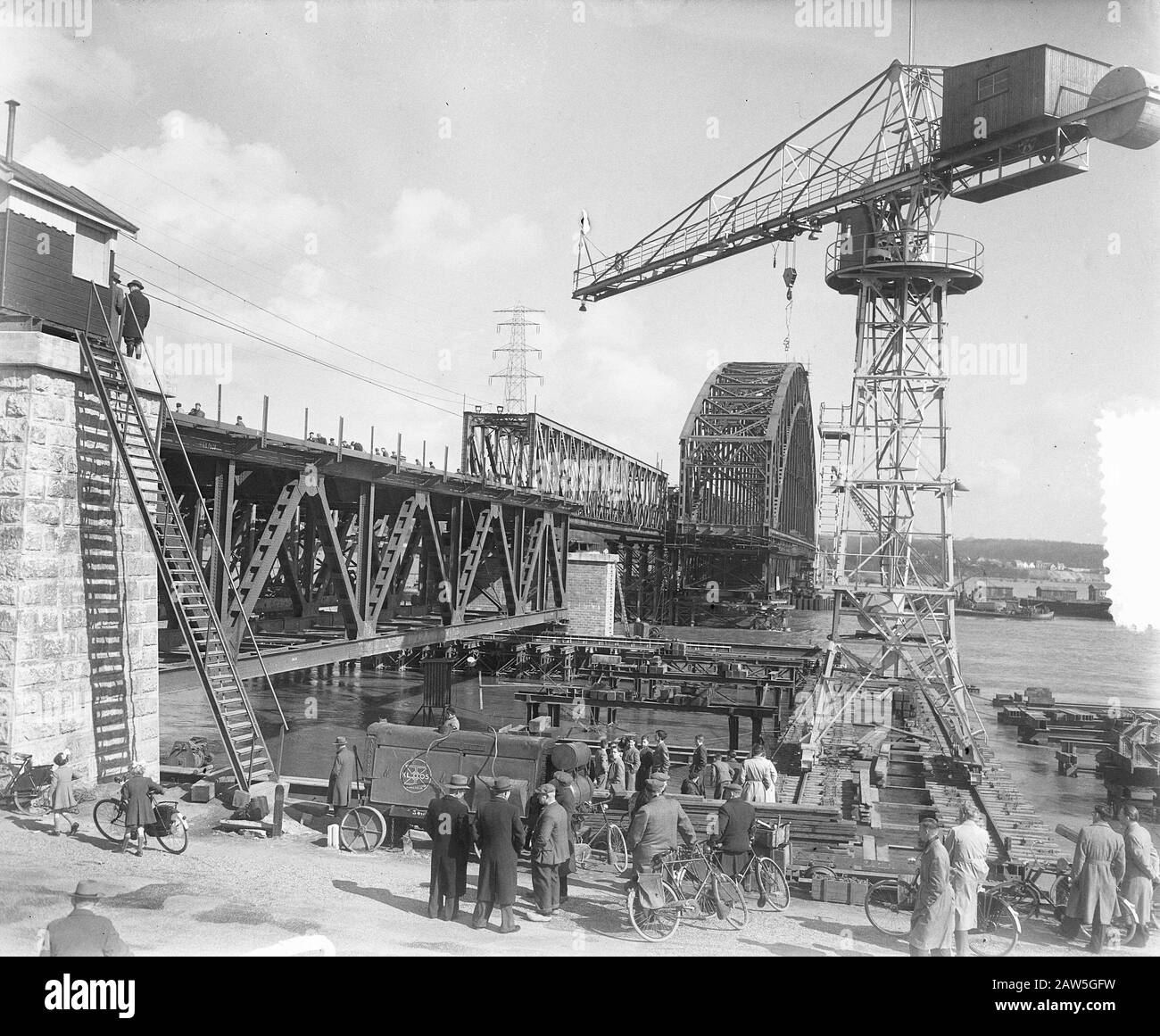 New section railway bridge at Oosterbeek Date: April 6, 1952 Location ...
