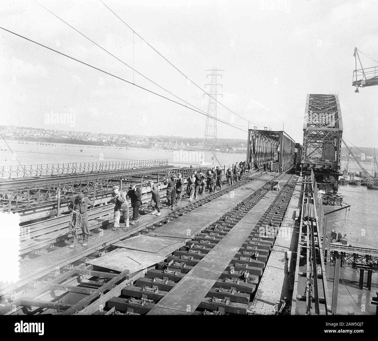 New section railway bridge at Oosterbeek Date: April 6, 1952 Location ...