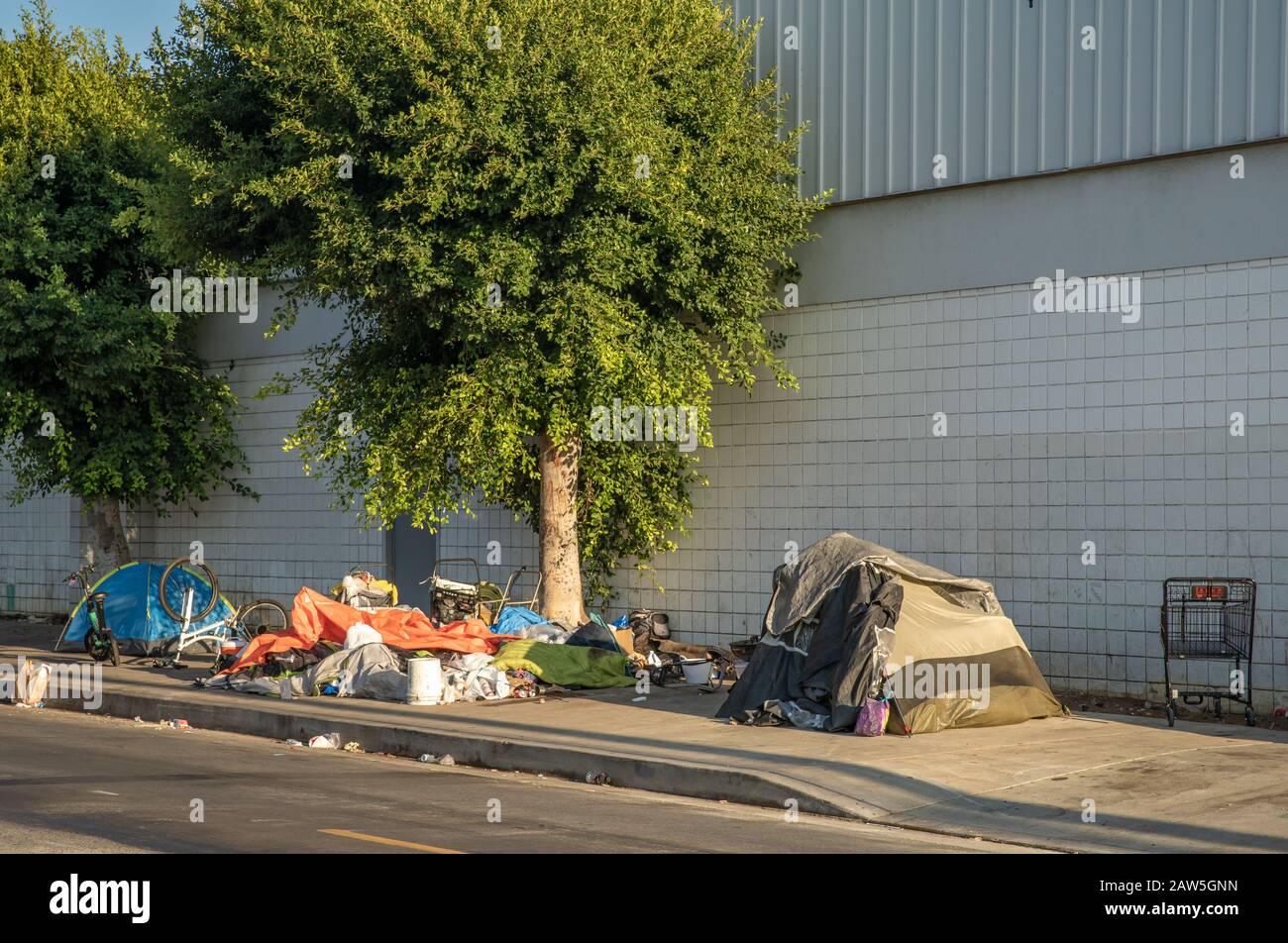 Homeless cardboard shelter hi-res stock photography and images - Alamy