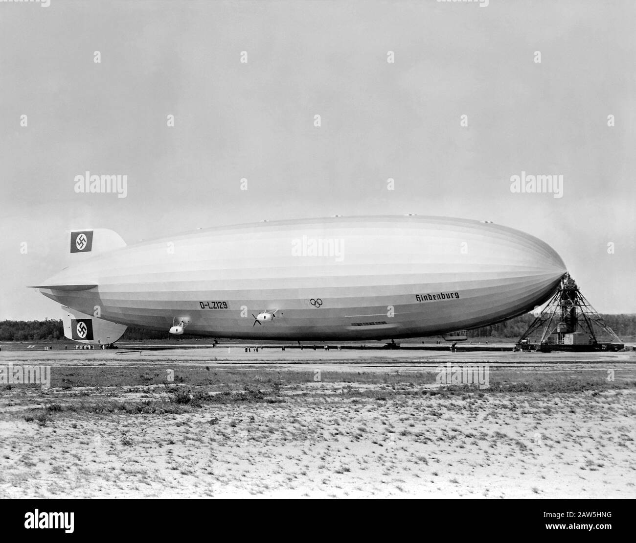 1936 , USA : The german hairship ZEPPELIN HINDENBURG time before the ...