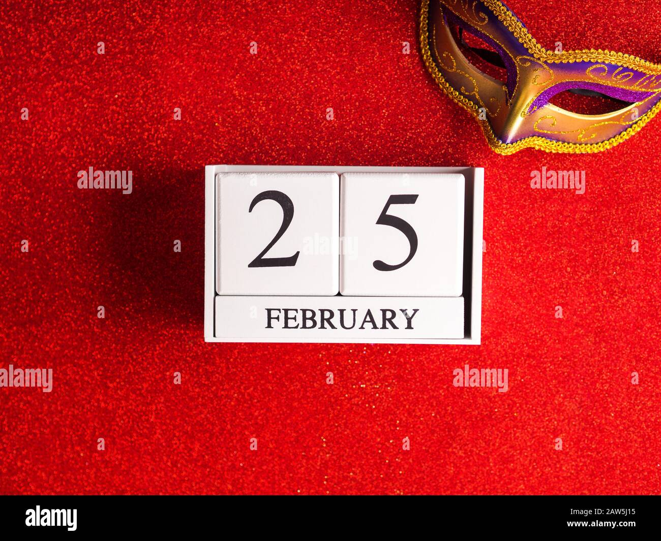 Wooden calendar, Mardi gras carnival date and mask Stock Photo - Alamy
