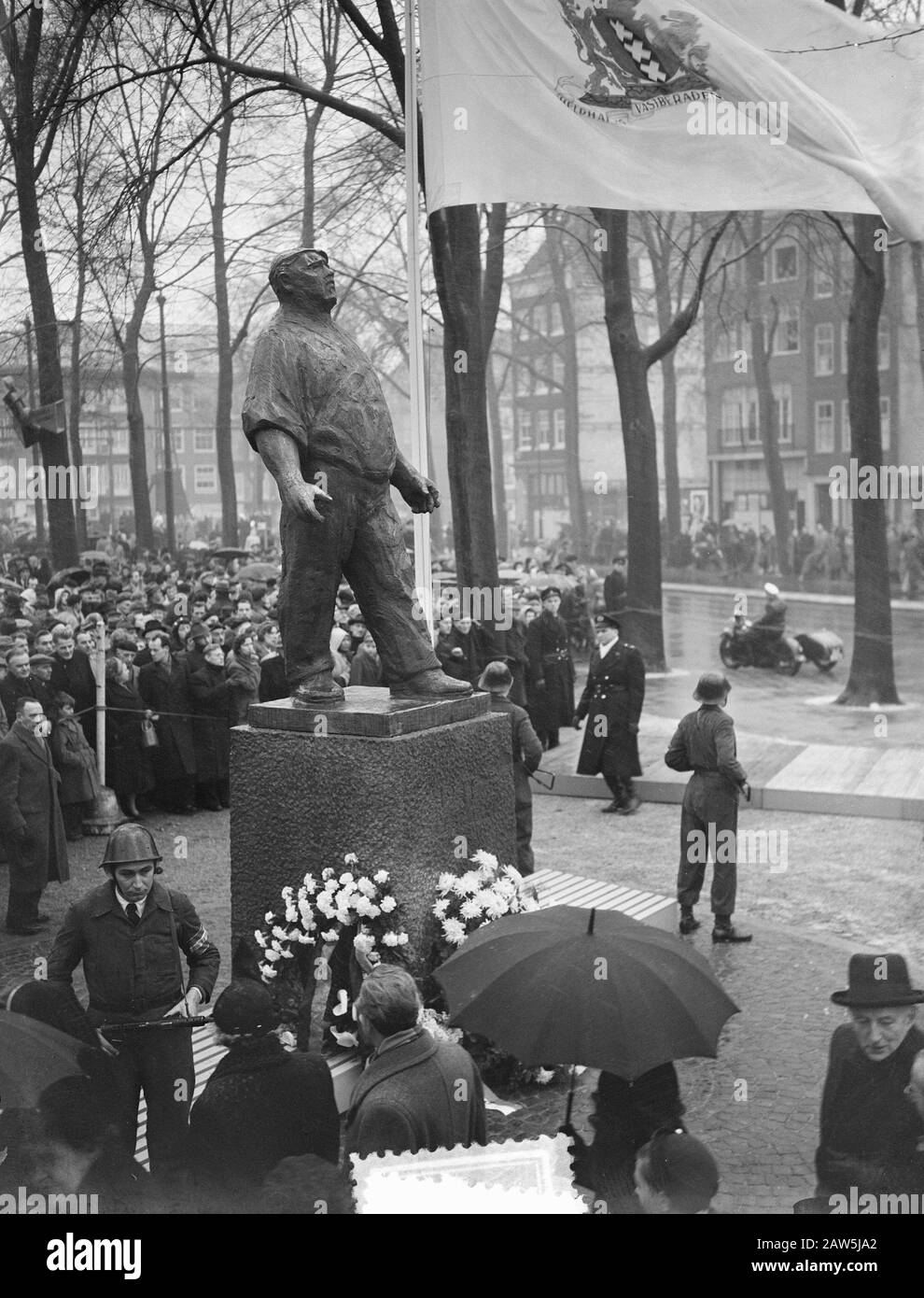 Unveiling of the resistance monument to the February strike [Docker] by ...