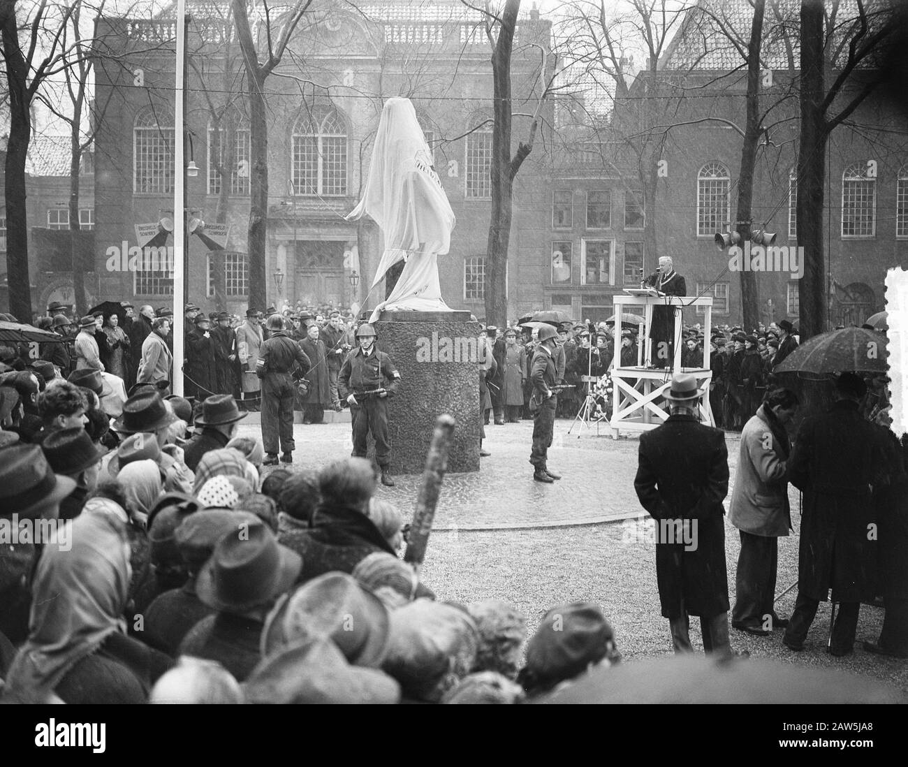 Unveiling of the resistance monument to the February strike [Docker] by ...