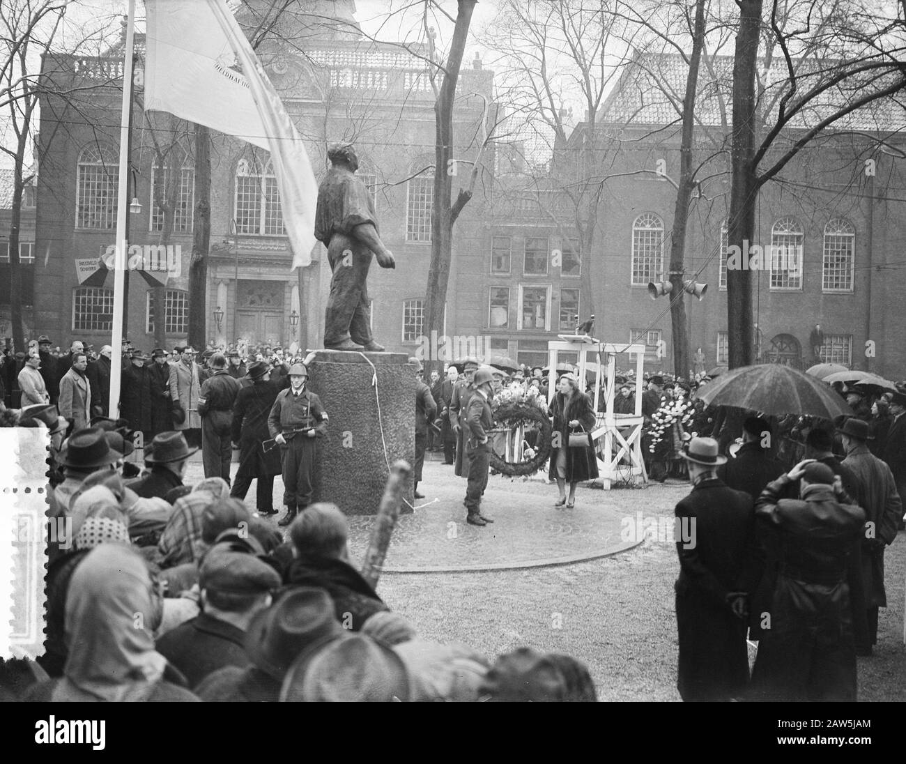 Unveiling of the resistance monument to the February strike [Docker] by ...