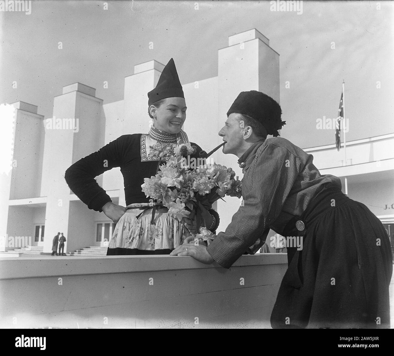 Volendam girls hi-res stock photography and images - Alamy