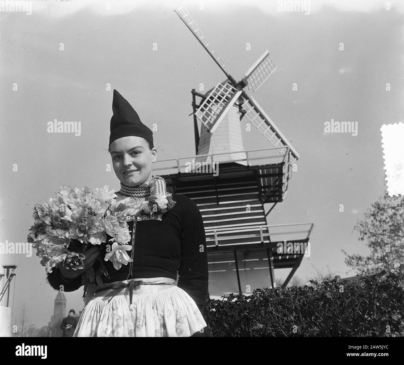 Volendam girls hi-res stock photography and images - Alamy