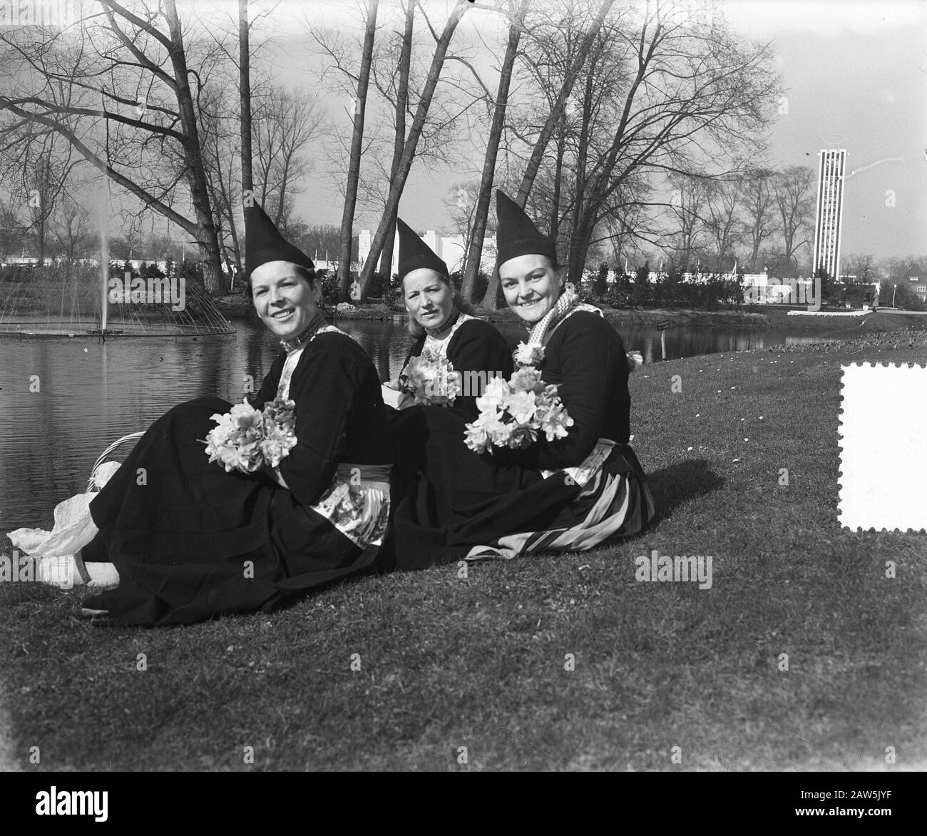Volendam girls hi-res stock photography and images - Alamy