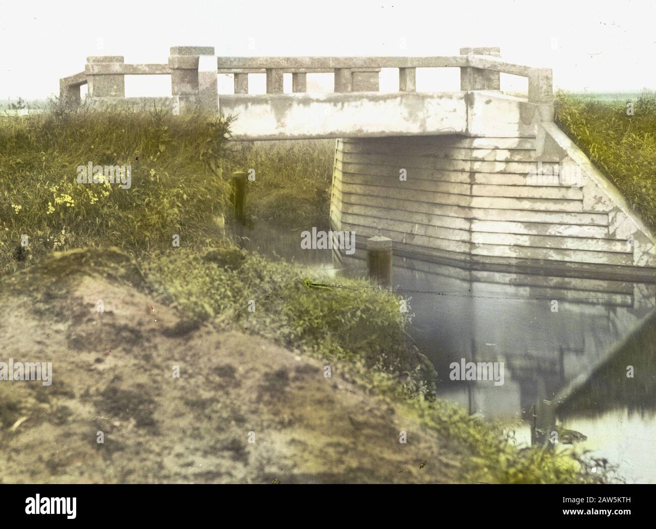 Concrete bridges hi-res stock photography and images - Alamy