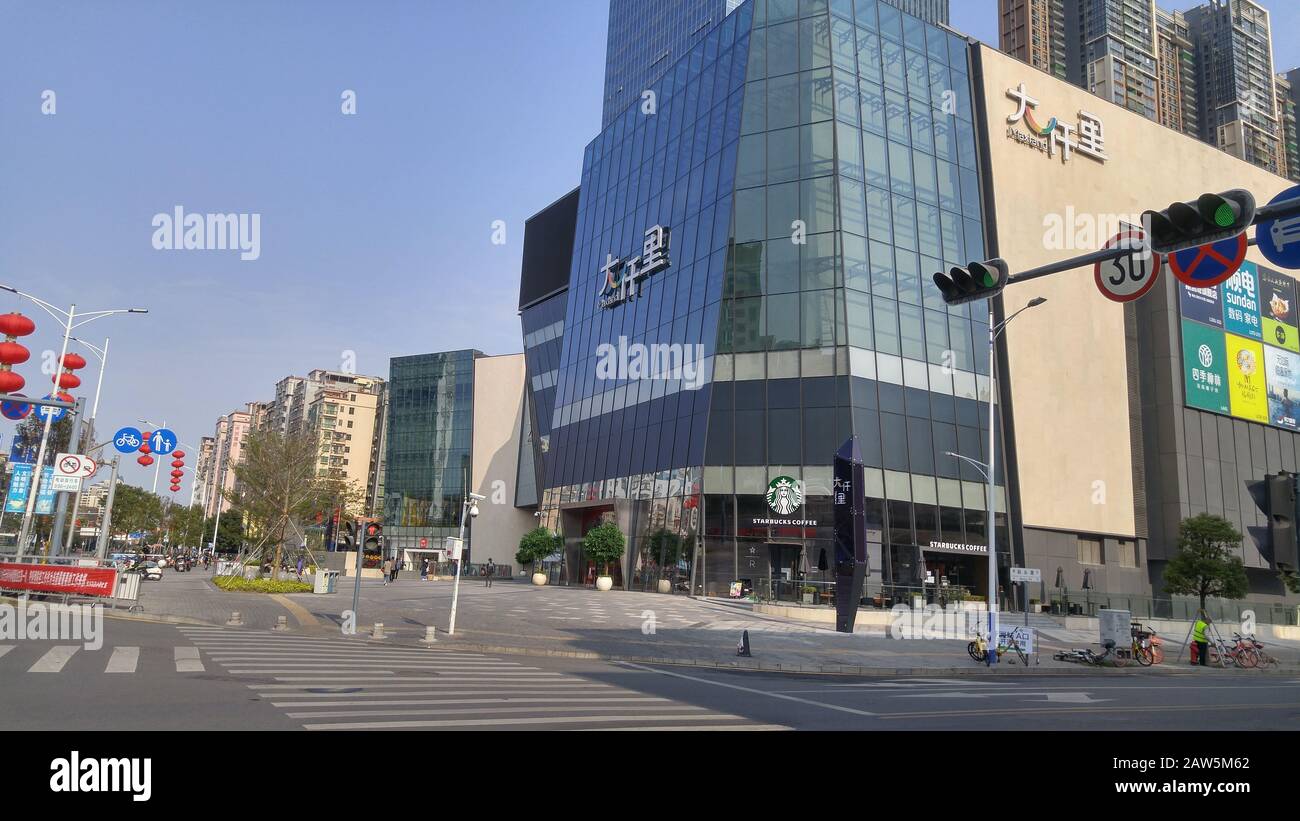 Shenzhen, China: appearance of daqianli building Stock Photo - Alamy