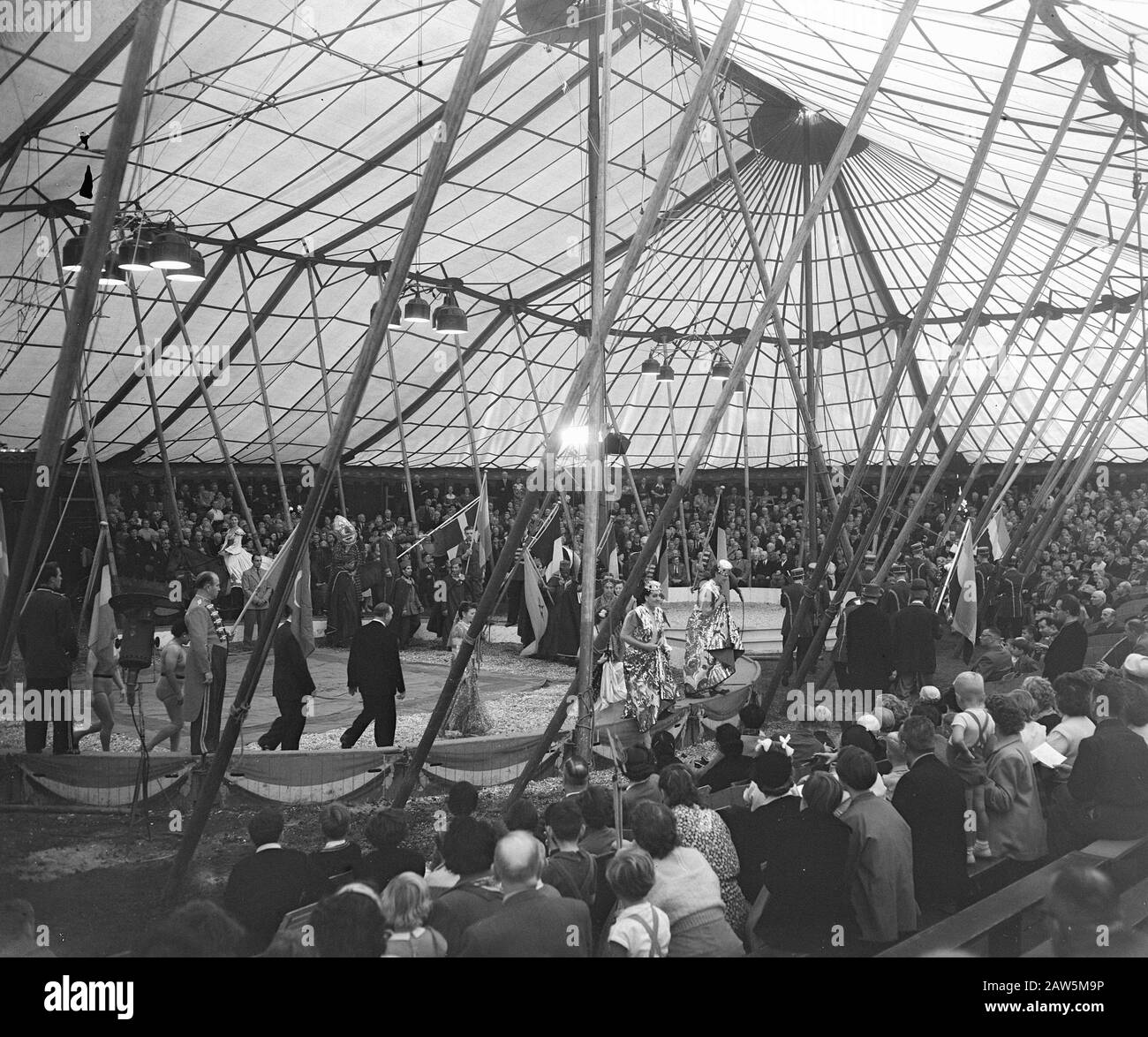Circus incidents hi-res stock photography and images - Alamy
