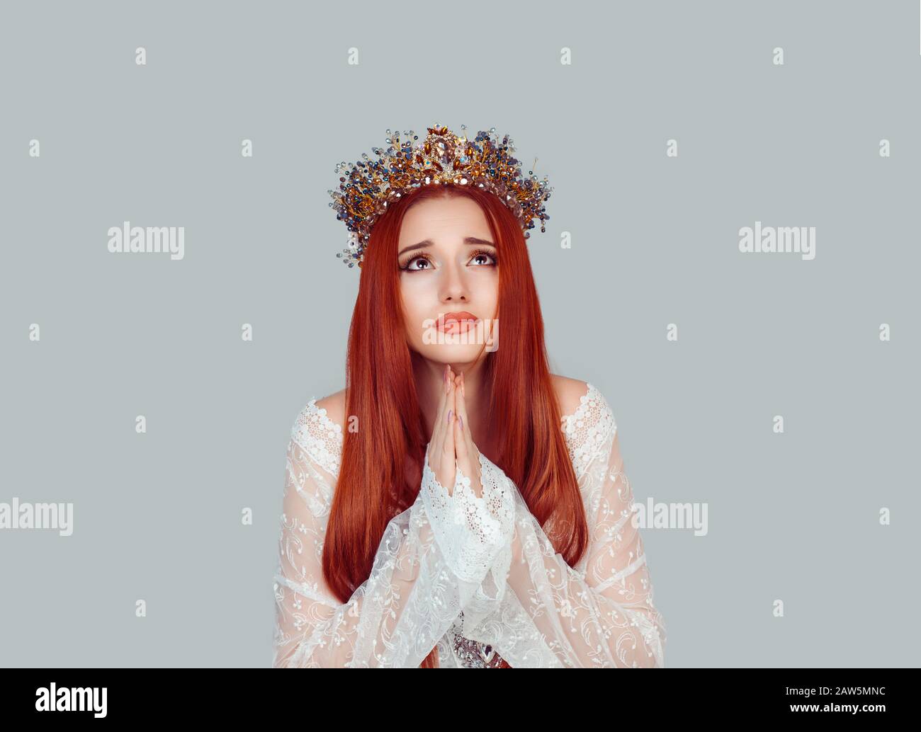 Beauty queen praying. Young woman praying looking up with hope pretty ...