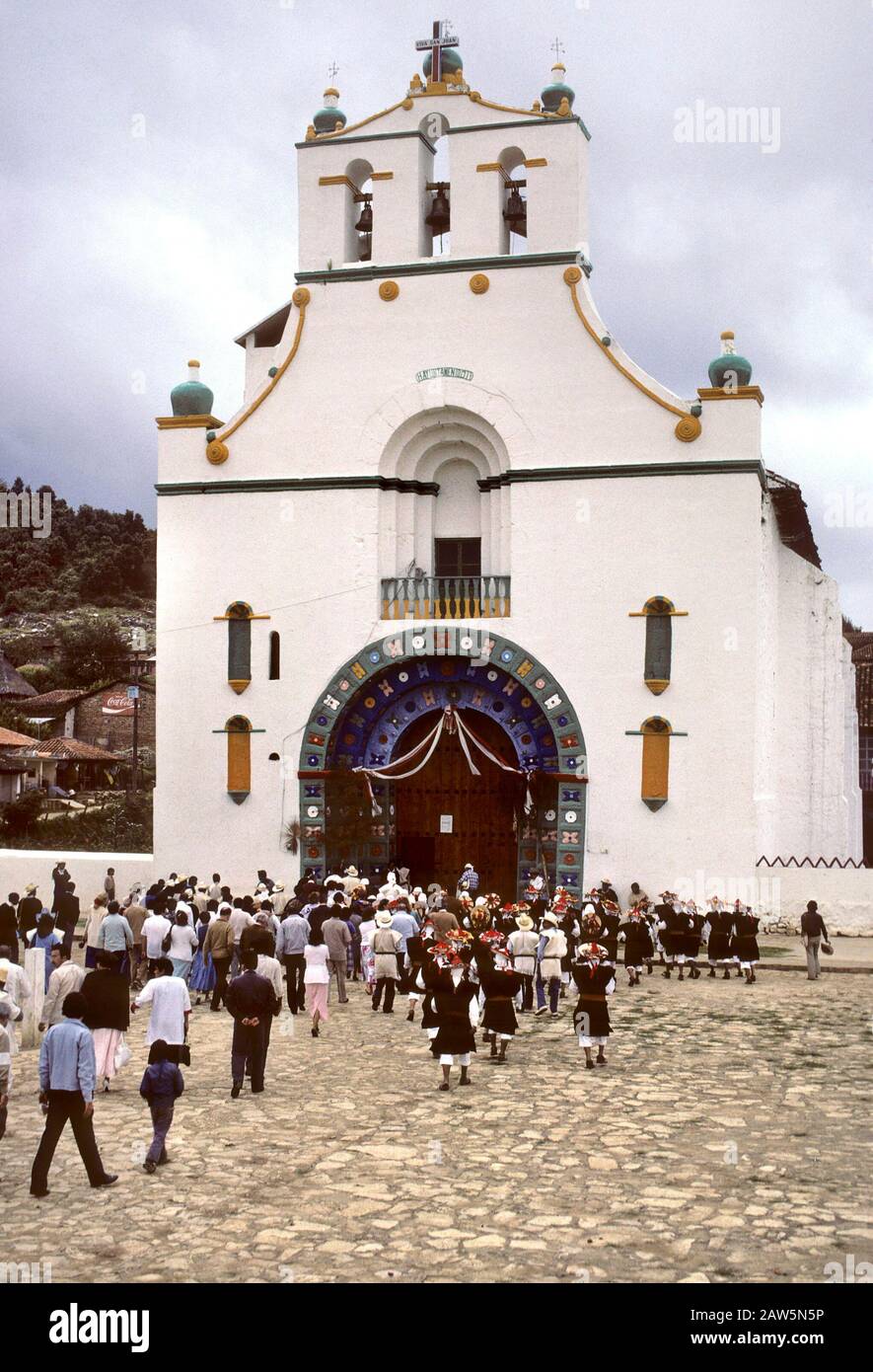 San juan chamula maya indians hi-res stock photography and images - Alamy