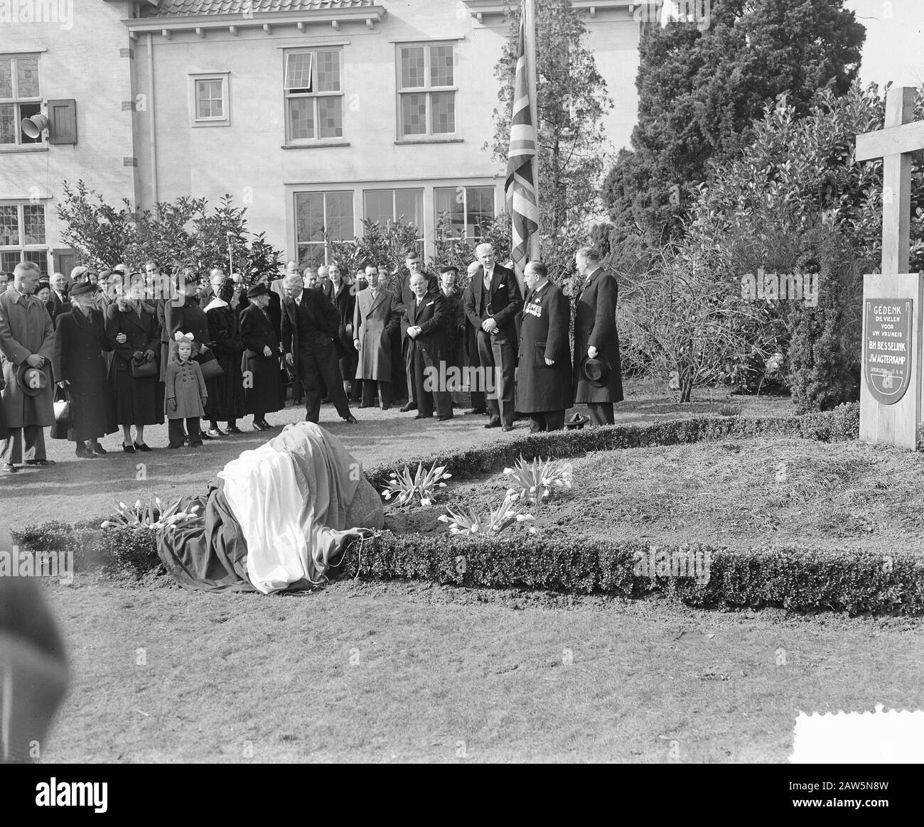 Wreath laying by Richard Pape (former navigator Royal Air Force and ...