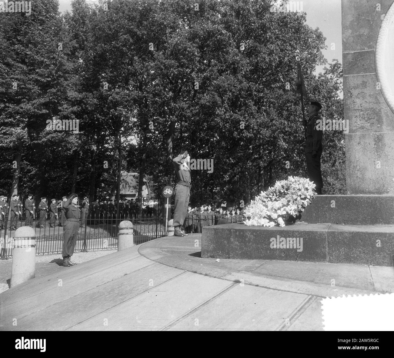 Lieutenant Colonel F. Ronffaer lays wreath at memorial needle 140 years ...