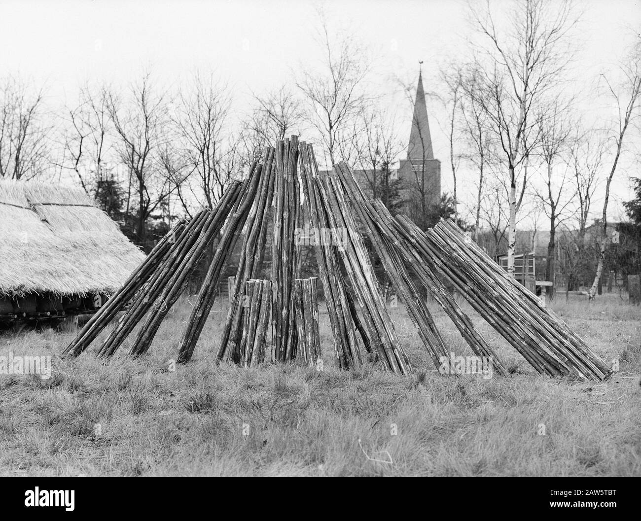 corn cultivation and tobacco, corn, drying racks, wood Date: undated ...