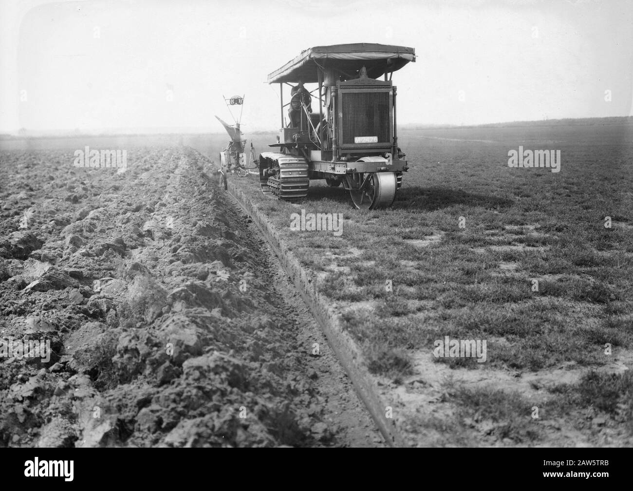 mining, soil, leveling, sanding, machines, workers Date: undated ...